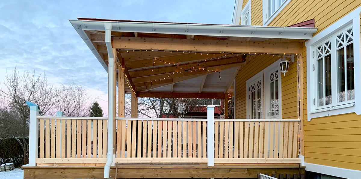 Altan med valmat plåttak | Byggahus.se