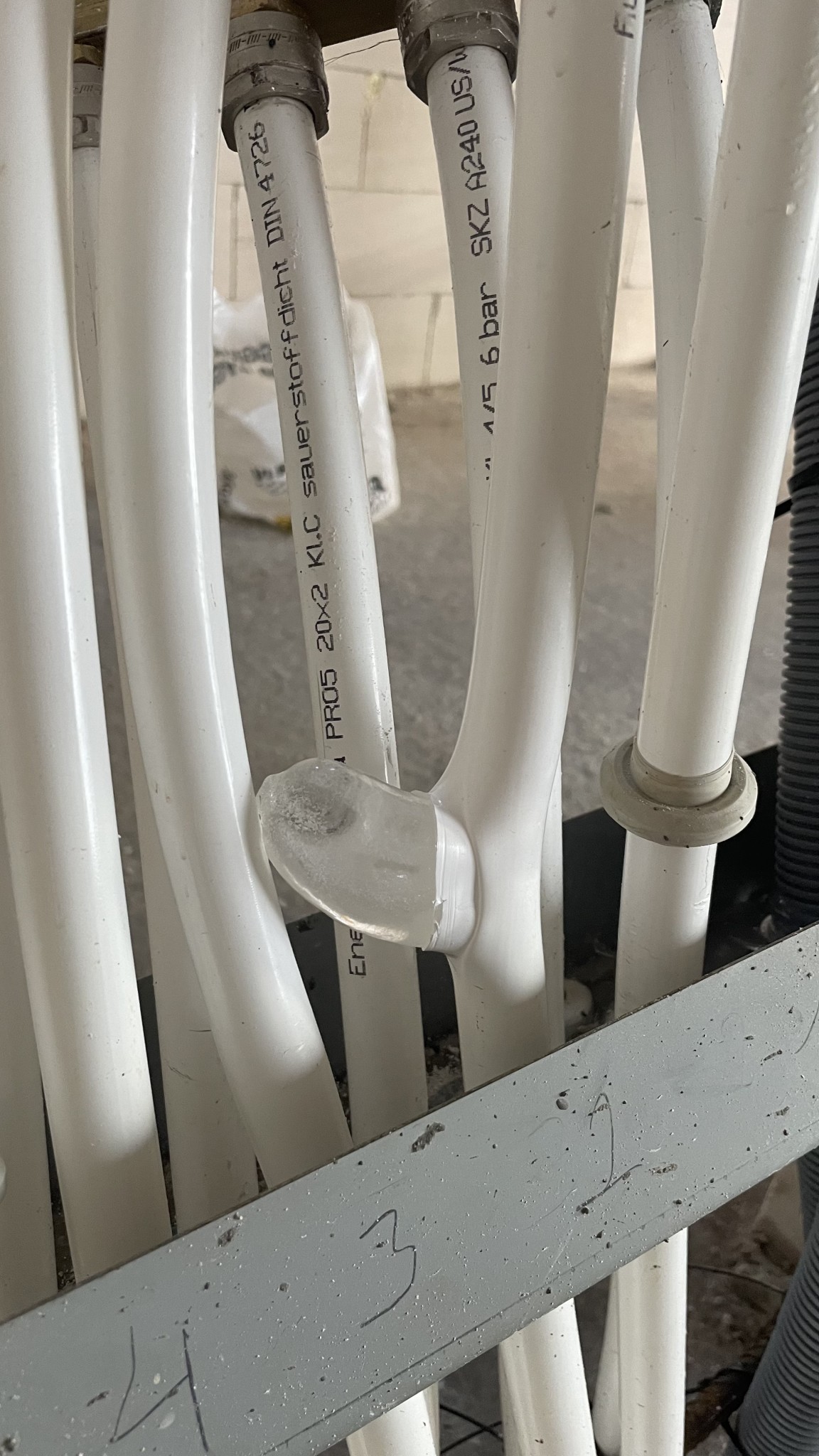 Golvvärmerören fryst till is, rörmokaren tar inget ansvar | Sida 4 ...