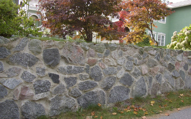 Kommunen nekar bygglov för mur trots att grannarna har mur | Byggahus.se