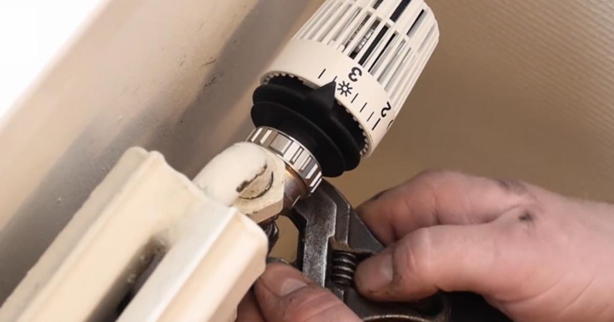 Hur du byter termostat och ventil på ett element | Byggahus.se