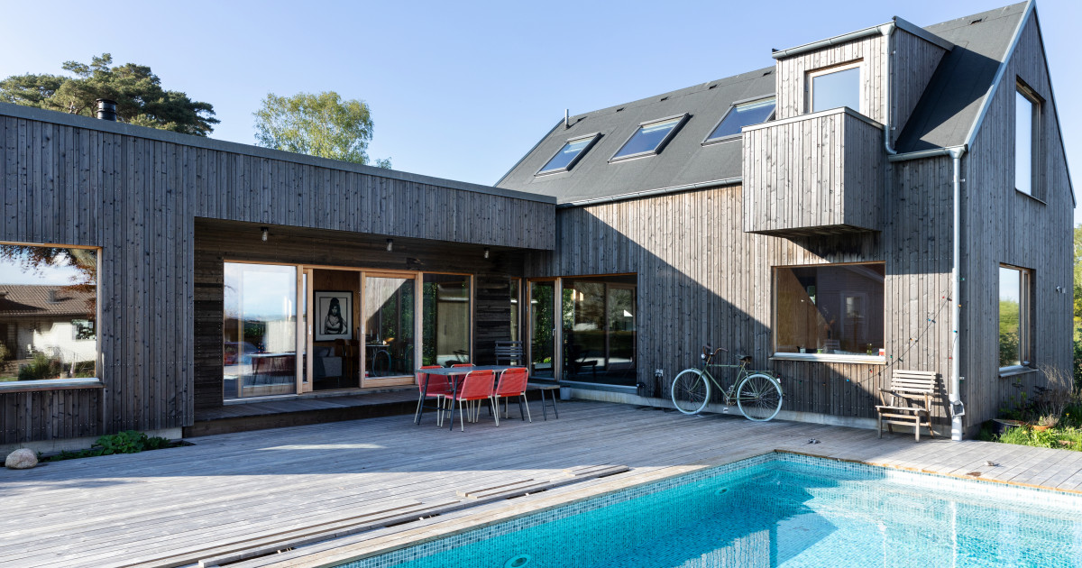 Stilrent rymligt smälter in i Haverdal - Fredagshuset | Byggahus.se