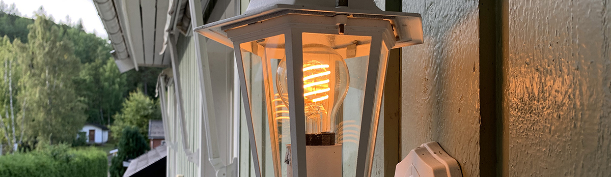 Led-lampa med rörelsesensor och skymningsrelä | Byggahus.se